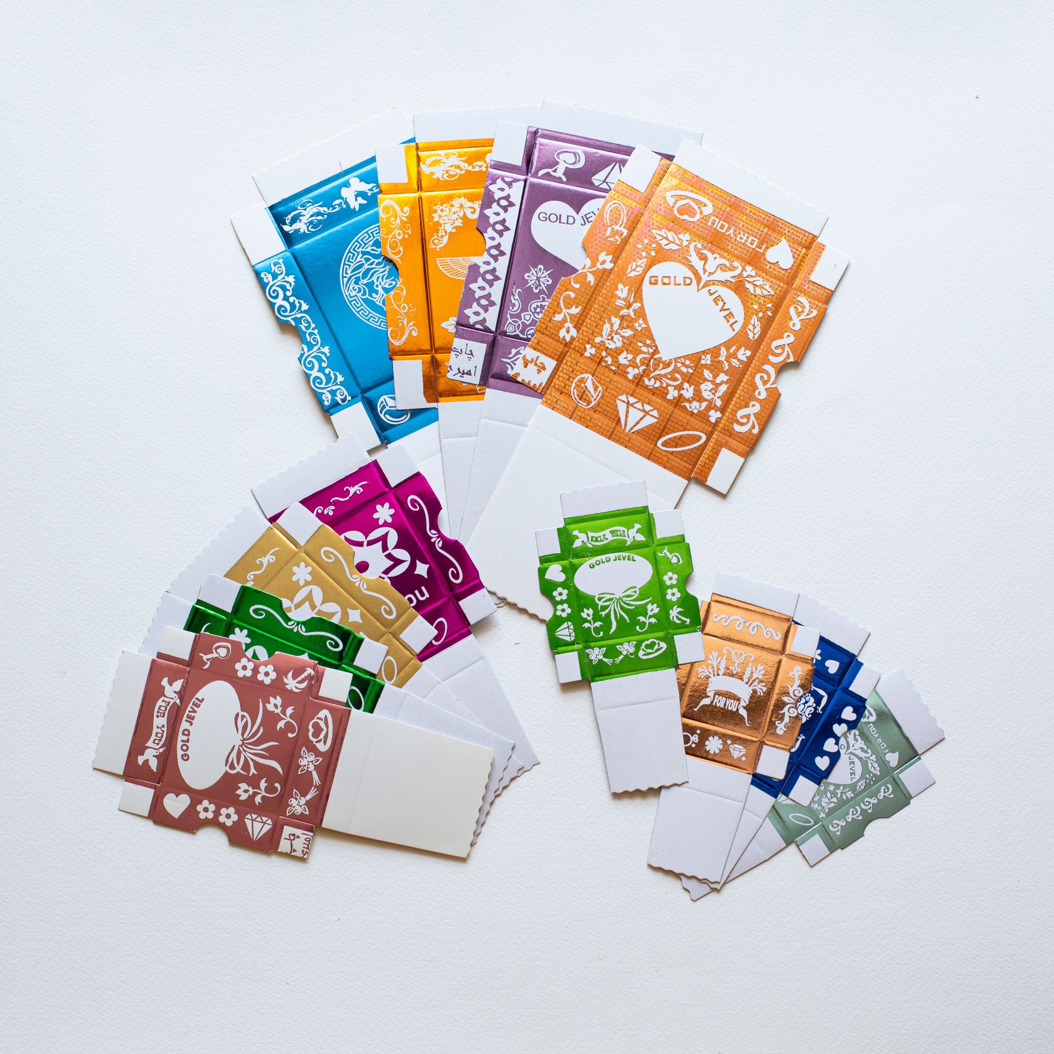 قیمت و خرید جعبه جواهرات 100 عددی بسته بندی شده مدل طلاکوب متوسط | چاپ ...