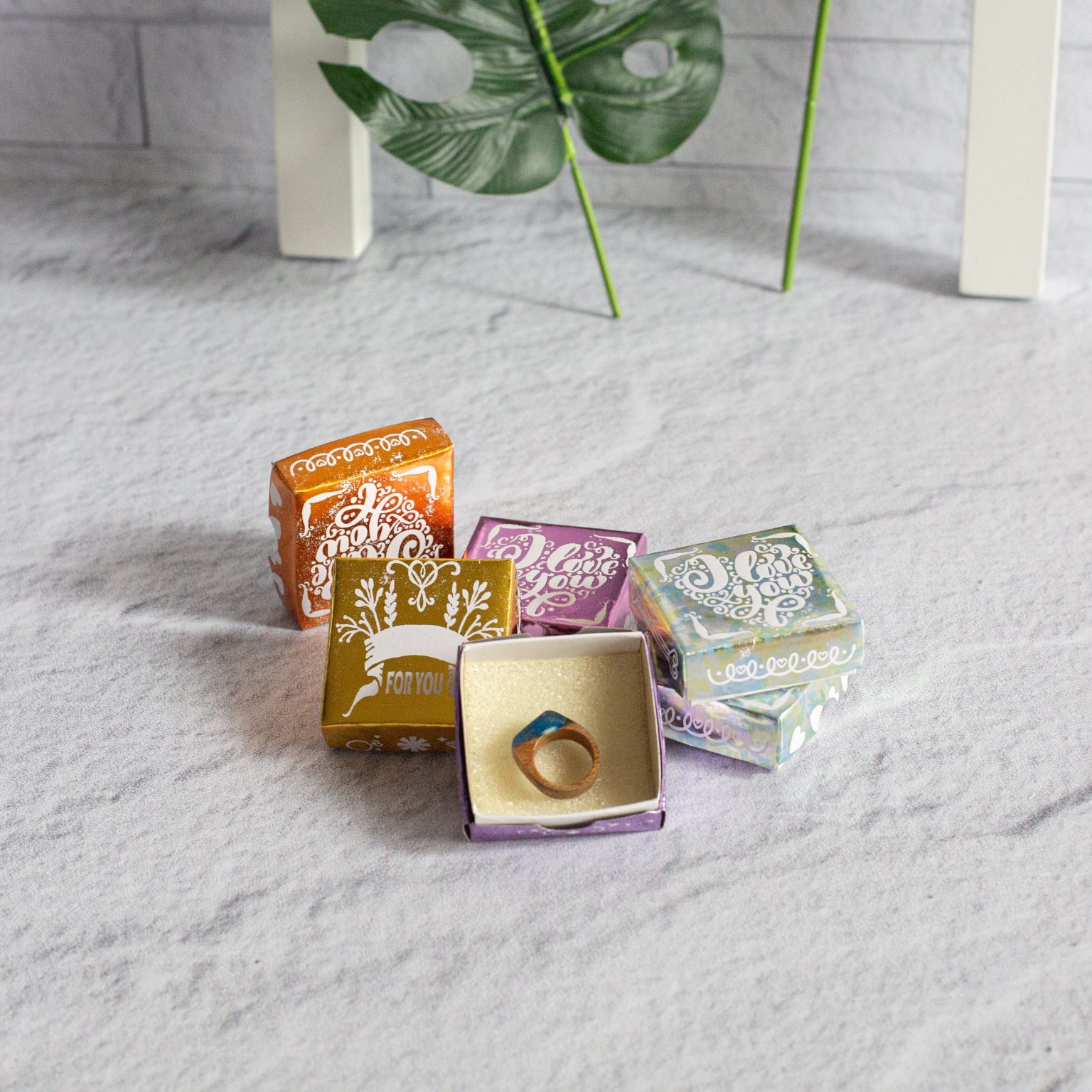 قیمت و خرید جعبه جواهرات 200 عددی بسته بندی شده مدل طلاکوب متوسط | چاپ ...